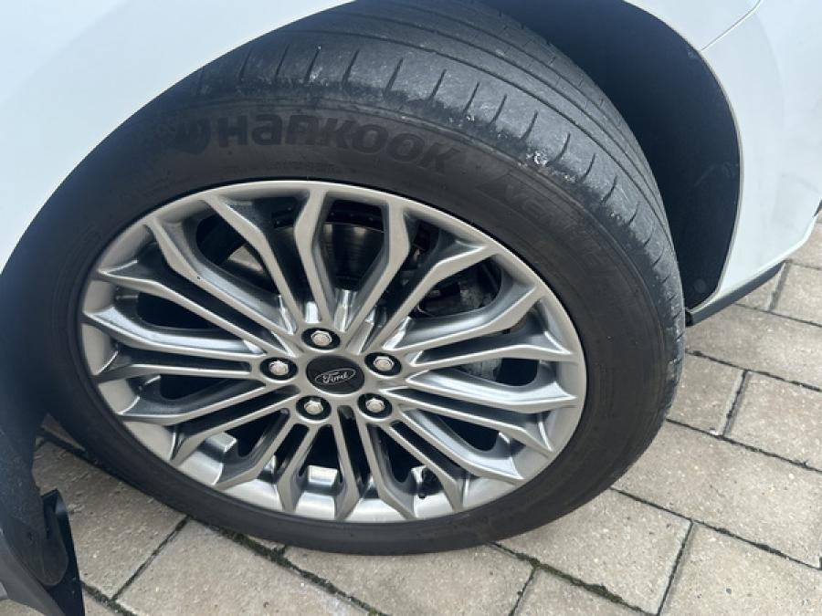 White Ford Focus 2019 in Tartu, with an engine capacity of 1.50 L and mileage of 275 thousand km for 8999 €, photo 15 on AUTOMOTO.COM.LV