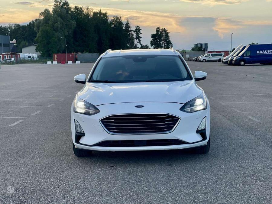 White Ford Focus 2020 in Vilnius, with an engine capacity of 1.00 L and mileage of 163 thousand km for 8300 €, photo 3 on AUTOMOTO.COM.LV