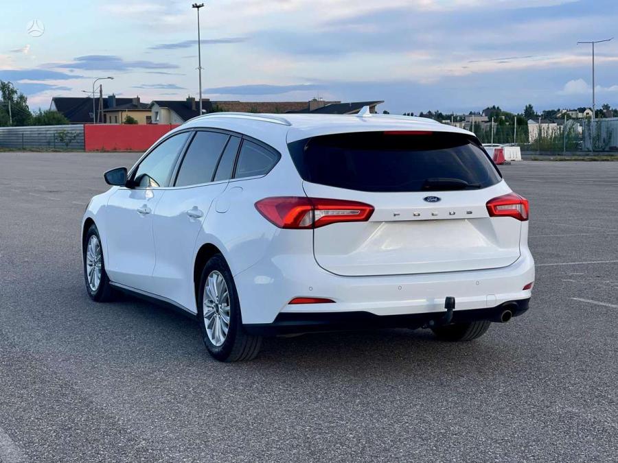 White Ford Focus 2020 in Vilnius, with an engine capacity of 1.00 L and mileage of 163 thousand km for 8300 €, photo 5 on AUTOMOTO.COM.LV