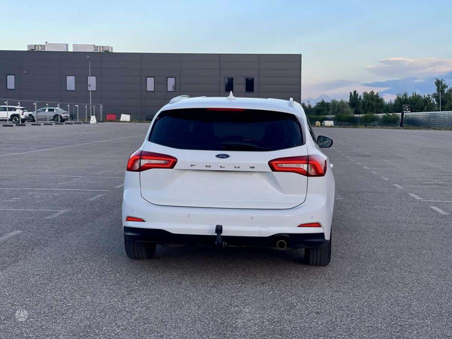 White Ford Focus 2020 in Vilnius, with an engine capacity of 1.00 L and mileage of 163 thousand km for 8300 €, photo 6 on AUTOMOTO.COM.LV