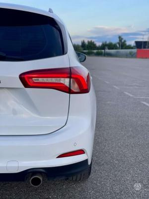 White Ford Focus 2020 in Vilnius, with an engine capacity of 1.00 L and mileage of 163 thousand km for 8300 €, photo 8 on AUTOMOTO.COM.LV