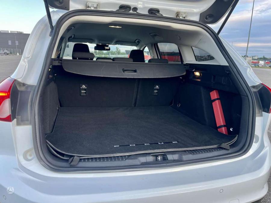 White Ford Focus 2020 in Vilnius, with an engine capacity of 1.00 L and mileage of 163 thousand km for 8300 €, photo 31 on AUTOMOTO.COM.LV