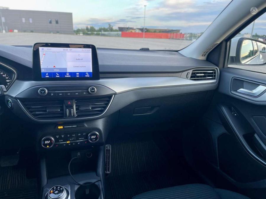 White Ford Focus 2020 in Vilnius, with an engine capacity of 1.00 L and mileage of 163 thousand km for 8000 €, photo 16 on AUTOMOTO.COM.LV