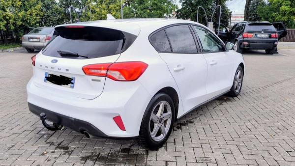 White Ford Focus 2020 in Taurage, with an engine capacity of 1.00 L and mileage of 124 thousand km for 5800 €, photo 5 on AUTOMOTO.COM.LV