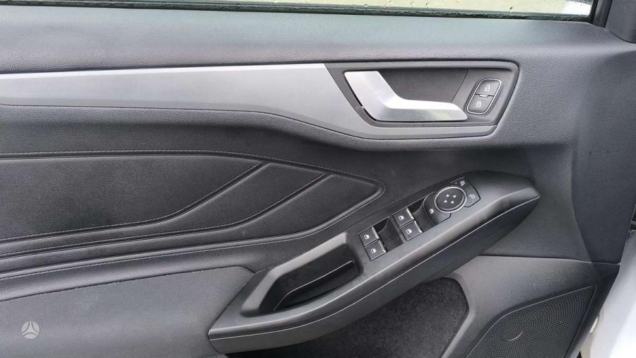 Balts Ford Focus 2020 Tauragė, ar dzinēja tilpumu 1.00 L un nobraukumu 124 tūkst. km par 5800 €, foto 9 vietnē AUTOMOTO.COM.LV