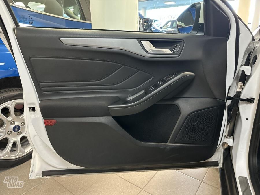 Balts Ford Focus 2020 Viļņa, ar dzinēja tilpumu 1.00 L un nobraukumu 123 tūkst. km par 9990 €, foto 14 vietnē AUTOMOTO.COM.LV