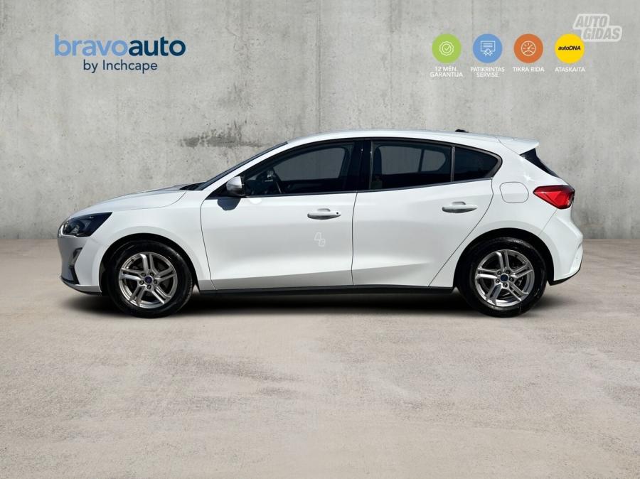White Ford Focus 2021 in Kaunas, with an engine capacity of 1.00 L and mileage of 70 thousand km for 12471 €, photo 3 on AUTOMOTO.COM.LV