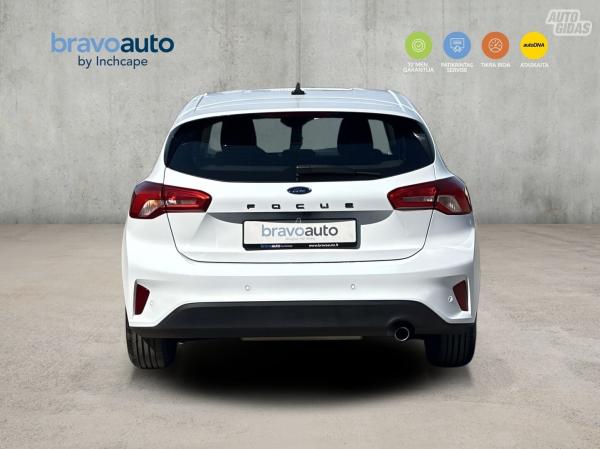 White Ford Focus 2021 in Kaunas, with an engine capacity of 1.00 L and mileage of 70 thousand km for 12471 €, photo 4 on AUTOMOTO.COM.LV
