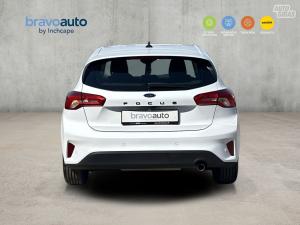 White Ford Focus 2021 in Kaunas, with an engine capacity of 1.00 L and mileage of 70 thousand km for 12471 €, photo 5 on AUTOMOTO.COM.LV