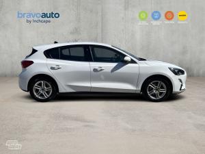 White Ford Focus 2021 in Kaunas, with an engine capacity of 1.00 L and mileage of 70 thousand km for 12471 €, photo 8 on AUTOMOTO.COM.LV