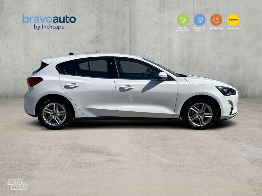 White Ford Focus 2021 in Kaunas, with an engine capacity of 1.00 L and mileage of 70 thousand km for 12471 €, photo 8 on AUTOMOTO.COM.LV