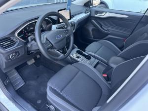 White Ford Focus 2021 in Kaunas, with an engine capacity of 1.00 L and mileage of 70 thousand km for 12471 €, photo 10 on AUTOMOTO.COM.LV