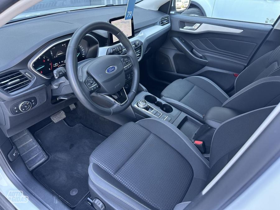 White Ford Focus 2021 in Kaunas, with an engine capacity of 1.00 L and mileage of 70 thousand km for 12471 €, photo 10 on AUTOMOTO.COM.LV