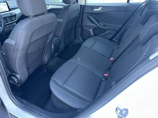 White Ford Focus 2021 in Kaunas, with an engine capacity of 1.00 L and mileage of 70 thousand km for 12471 €, photo 10 on AUTOMOTO.COM.LV