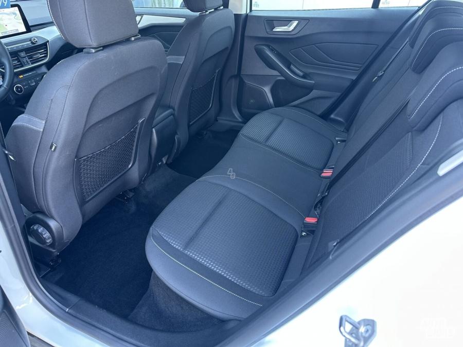 White Ford Focus 2021 in Kaunas, with an engine capacity of 1.00 L and mileage of 70 thousand km for 12471 €, photo 11 on AUTOMOTO.COM.LV