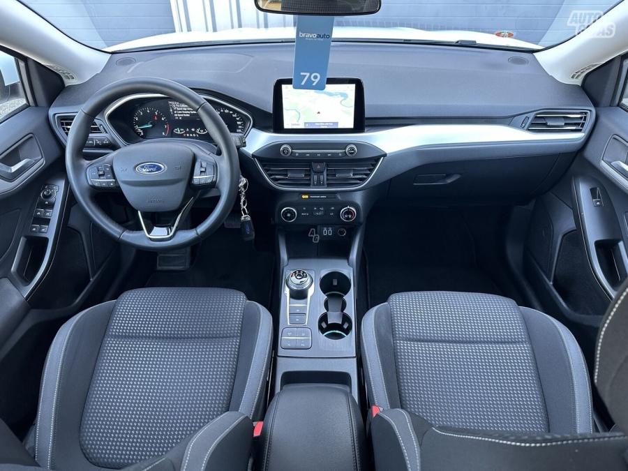 White Ford Focus 2021 in Kaunas, with an engine capacity of 1.00 L and mileage of 70 thousand km for 12471 €, photo 13 on AUTOMOTO.COM.LV