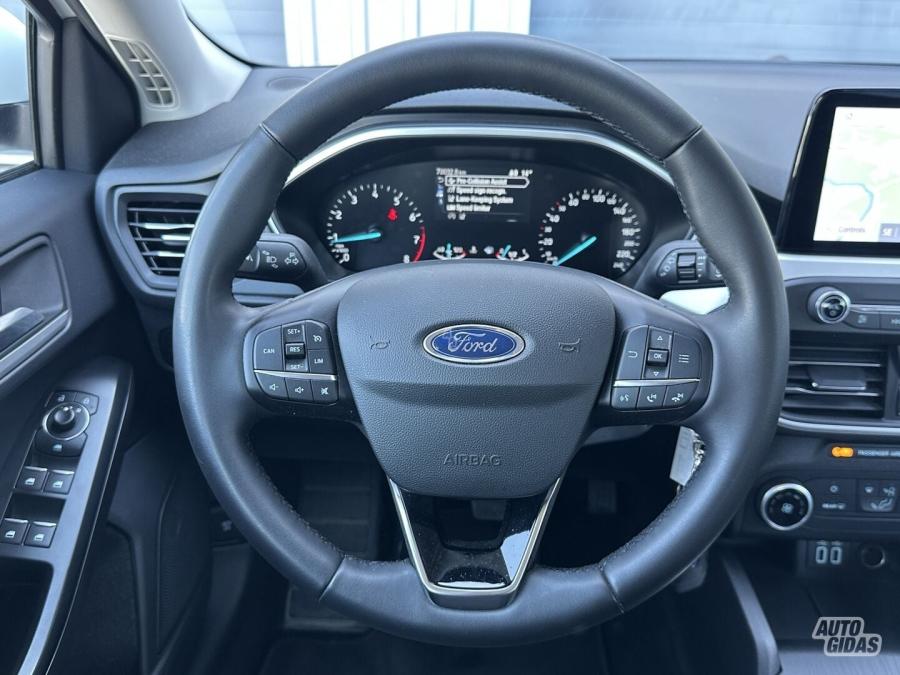 White Ford Focus 2021 in Kaunas, with an engine capacity of 1.00 L and mileage of 70 thousand km for 12471 €, photo 15 on AUTOMOTO.COM.LV
