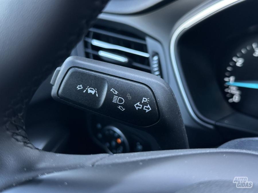White Ford Focus 2021 in Kaunas, with an engine capacity of 1.00 L and mileage of 70 thousand km for 12471 €, photo 18 on AUTOMOTO.COM.LV