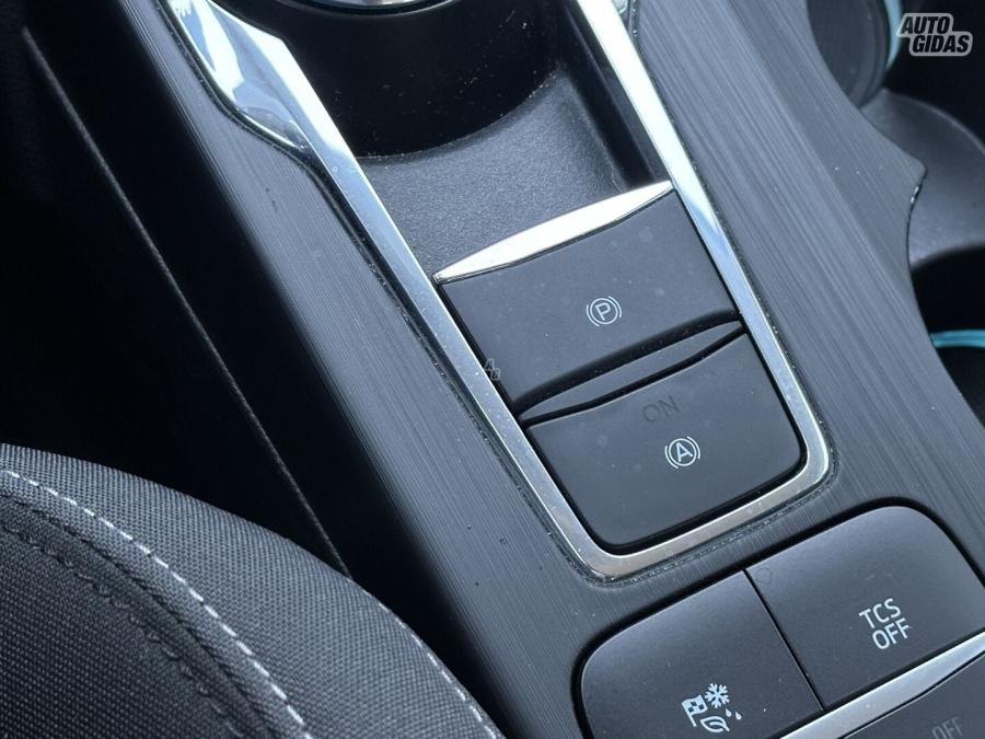 White Ford Focus 2021 in Kaunas, with an engine capacity of 1.00 L and mileage of 70 thousand km for 12471 €, photo 26 on AUTOMOTO.COM.LV