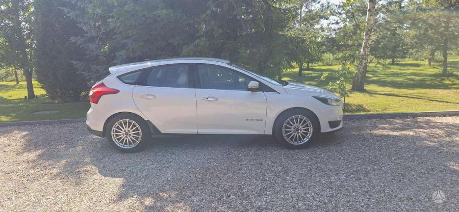 White Ford Focus 2014 in Kaunas, with an engine capacity of 0.00 L and mileage of 117 thousand km for 4500 €, photo 4 on AUTOMOTO.COM.LV