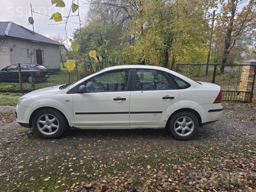 Balts Ford Focus 2005 Rīga, ar dzinēja tilpumu 1.60 L un nobraukumu 344 tūkst. km par 600 €, foto 4 vietnē AUTOMOTO.COM.LV