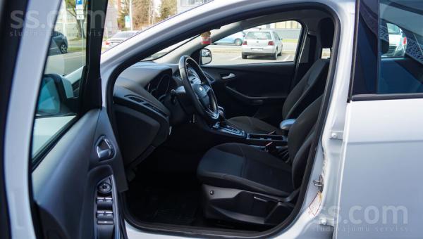 White Ford Focus 2015 in Riga, with an engine capacity of 1.00 L and mileage of 133 thousand km for 5950 €, photo 5 on AUTOMOTO.COM.LV