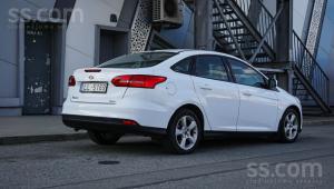White Ford Focus 2015 in Riga, with an engine capacity of 1.00 L and mileage of 190 thousand km for 4950 €, photo 5 on AUTOMOTO.COM.LV