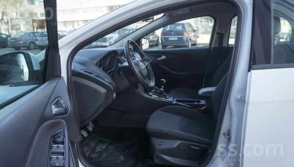 Balts Ford Focus 2015 Rīga, ar dzinēja tilpumu 1.00 L un nobraukumu 190 tūkst. km par 4950 €, foto 7 vietnē AUTOMOTO.COM.LV