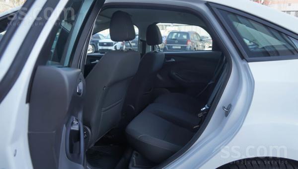 Balts Ford Focus 2015 Rīga, ar dzinēja tilpumu 1.00 L un nobraukumu 190 tūkst. km par 4950 €, foto 8 vietnē AUTOMOTO.COM.LV