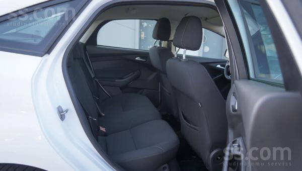 Balts Ford Focus 2015 Rīga, ar dzinēja tilpumu 1.00 L un nobraukumu 190 tūkst. km par 4950 €, foto 9 vietnē AUTOMOTO.COM.LV