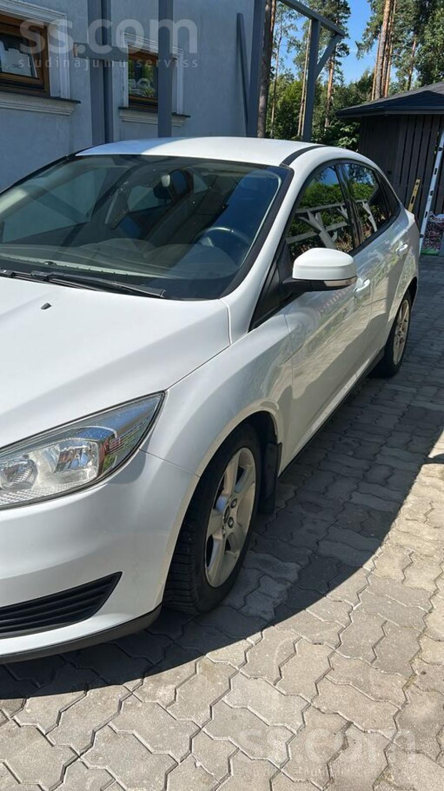 White Ford Focus 2015 in Riga, with an engine capacity of 1.00 L and mileage of 201 thousand km for 4600 €, photo 3 on AUTOMOTO.COM.LV