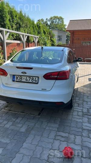 Balts Ford Focus 2015 Rīga, ar dzinēja tilpumu 1.00 L un nobraukumu 201 tūkst. km par 3800 €, foto  vietnē AUTOMOTO.COM.LV
