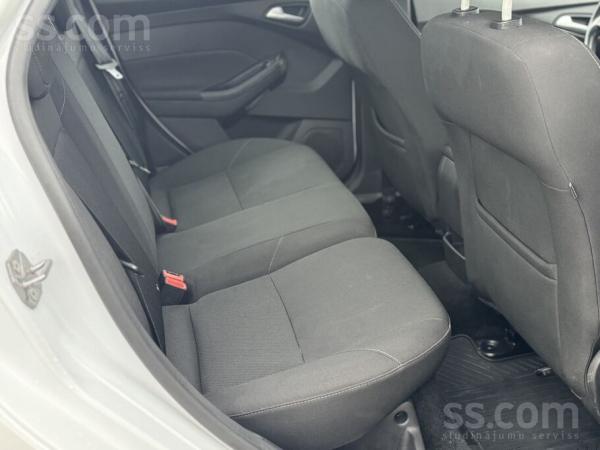 White Ford Focus 2015 in Riga, with an engine capacity of 1.00 L and mileage of 147 thousand km for 6300 €, photo 6 on AUTOMOTO.COM.LV