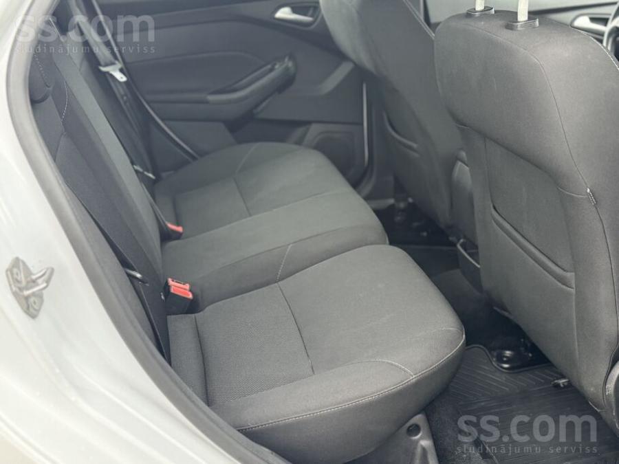 Balts Ford Focus 2015 Rīga, ar dzinēja tilpumu 1.00 L un nobraukumu 147 tūkst. km par 6300 €, foto 7 vietnē AUTOMOTO.COM.LV