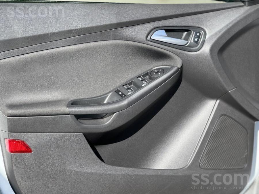 Balts Ford Focus 2015 Rīga, ar dzinēja tilpumu 1.00 L un nobraukumu 0 tūkst. km par 3250 €, foto 10 vietnē AUTOMOTO.COM.LV