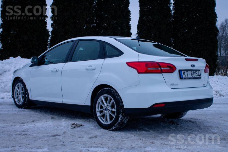 White Ford Focus 2017 in Jelgava, with an engine capacity of 1.00 L and mileage of 206 thousand km for 6690 €, photo 4 on AUTOMOTO.COM.LV