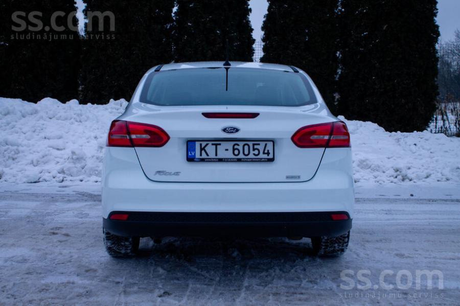 White Ford Focus 2017 in Jelgava, with an engine capacity of 1.00 L and mileage of 206 thousand km for 6690 €, photo 5 on AUTOMOTO.COM.LV