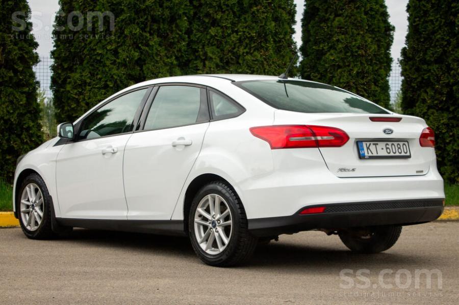White Ford Focus 2017 in Jelgava, with an engine capacity of 1.00 L and mileage of 144 thousand km for 5400 €, photo 5 on AUTOMOTO.COM.LV