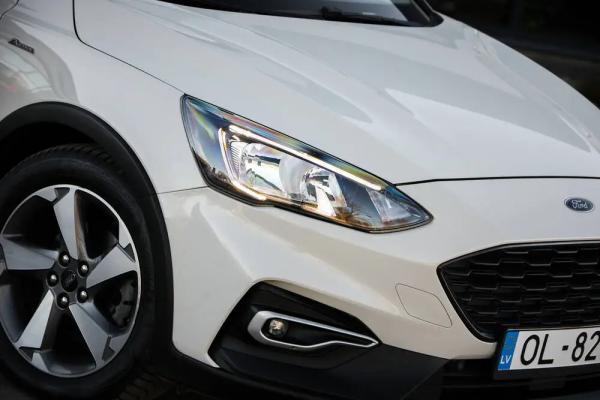 White Ford Focus 2019 in Jelgava, with an engine capacity of 1.50 L and mileage of 156 thousand km for 9990 €, photo 3 on AUTOMOTO.COM.LV
