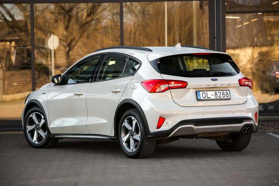 White Ford Focus 2019 in Jelgava, with an engine capacity of 1.50 L and mileage of 156 thousand km for 9990 €, photo 8 on AUTOMOTO.COM.LV
