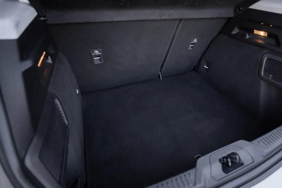 White Ford Focus 2019 in Jelgava, with an engine capacity of 1.50 L and mileage of 156 thousand km for 9990 €, photo 15 on AUTOMOTO.COM.LV