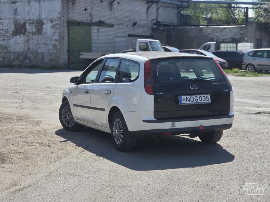 White Ford Focus 2005 in Klaipeda, with an engine capacity of 1.60 L and mileage of 223 thousand km for 460 €, photo 1 on AUTOMOTO.COM.LV