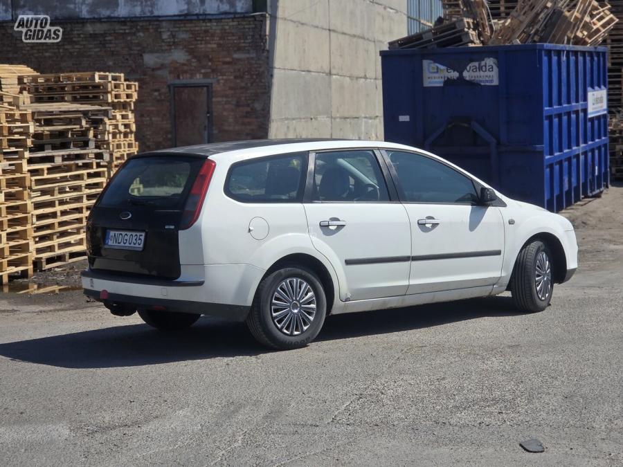 White Ford Focus 2005 in Klaipeda, with an engine capacity of 1.60 L and mileage of 223 thousand km for 460 €, photo 4 on AUTOMOTO.COM.LV