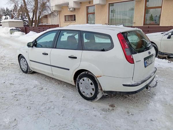 Balts Ford Focus 2006 Panevēža, ar dzinēja tilpumu 1.60 L un nobraukumu 305 tūkst. km par 1150 €, foto 4 vietnē AUTOMOTO.COM.LV