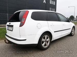 Balts Ford Focus 2006 Tartu, ar dzinēja tilpumu 1.60 L un nobraukumu 370 tūkst. km par 990 €, foto 5 vietnē AUTOMOTO.COM.LV