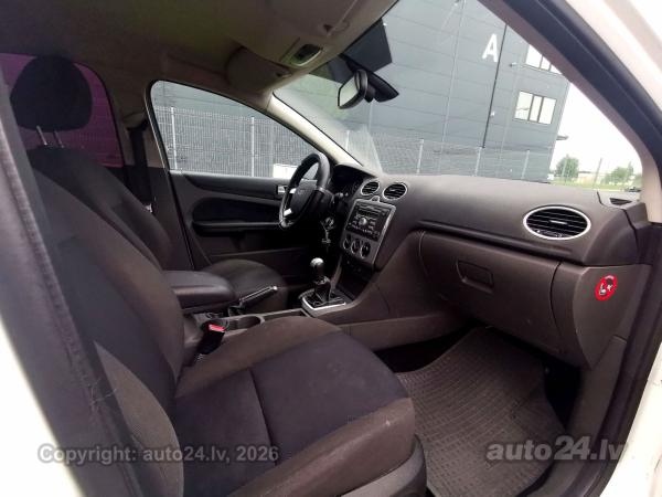 White Ford Focus 2006 in Tartu, with an engine capacity of 1.60 L and mileage of 370 thousand km for 990 €, photo 5 on AUTOMOTO.COM.LV