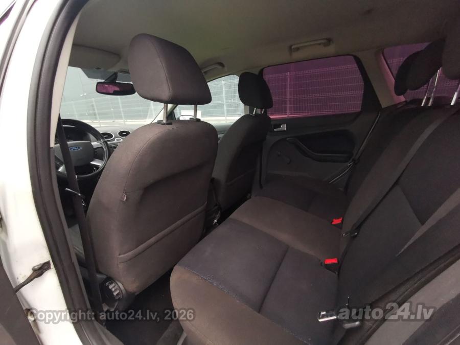 Balts Ford Focus 2006 Tartu, ar dzinēja tilpumu 1.60 L un nobraukumu 370 tūkst. km par 990 €, foto 7 vietnē AUTOMOTO.COM.LV