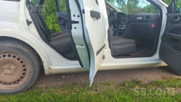 Balts Ford Focus 2006 Saldus, ar dzinēja tilpumu 1.80 L un nobraukumu 400 tūkst. km par 850 €, foto 10 vietnē AUTOMOTO.COM.LV