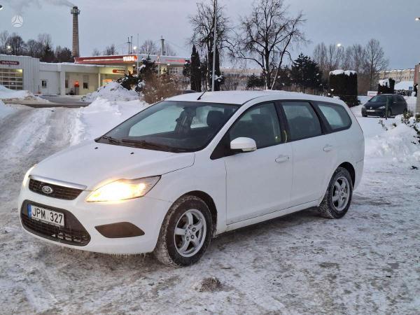 White Ford Focus 2008 in Plunge, with an engine capacity of 1.56 L and mileage of 296 thousand km for 1350 €, photo 1 on AUTOMOTO.COM.LV