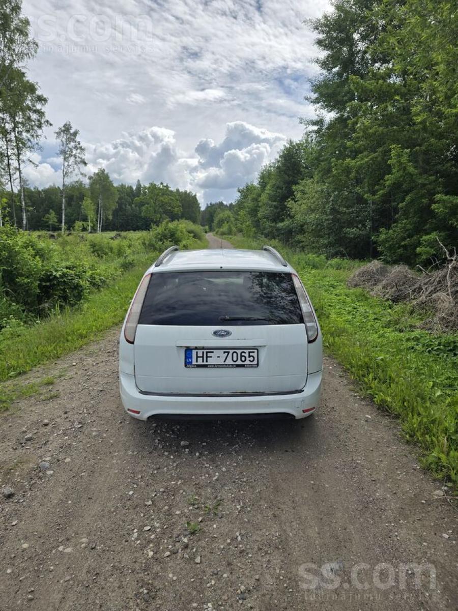 Balts Ford Focus 2008 Jelgava, ar dzinēja tilpumu 1.60 L un nobraukumu 252 tūkst. km par 600 €, foto 3 vietnē AUTOMOTO.COM.LV